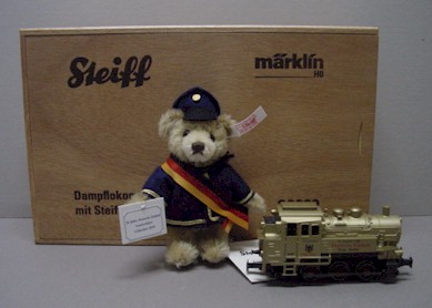 EAN 657245: Maerklin Steiff mohair Teddy bear with Maerklin HO ...